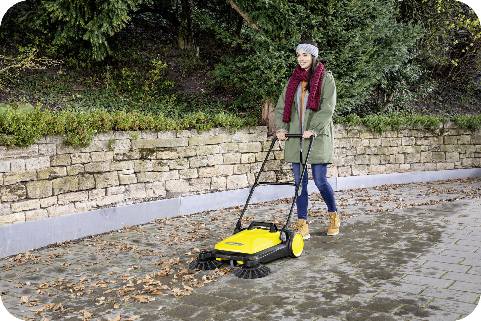 Zamiatarka Karcher S 4 TWIN (2400 m² / 20 l / 68 cm) Z dwoma szczotkami bocznymi